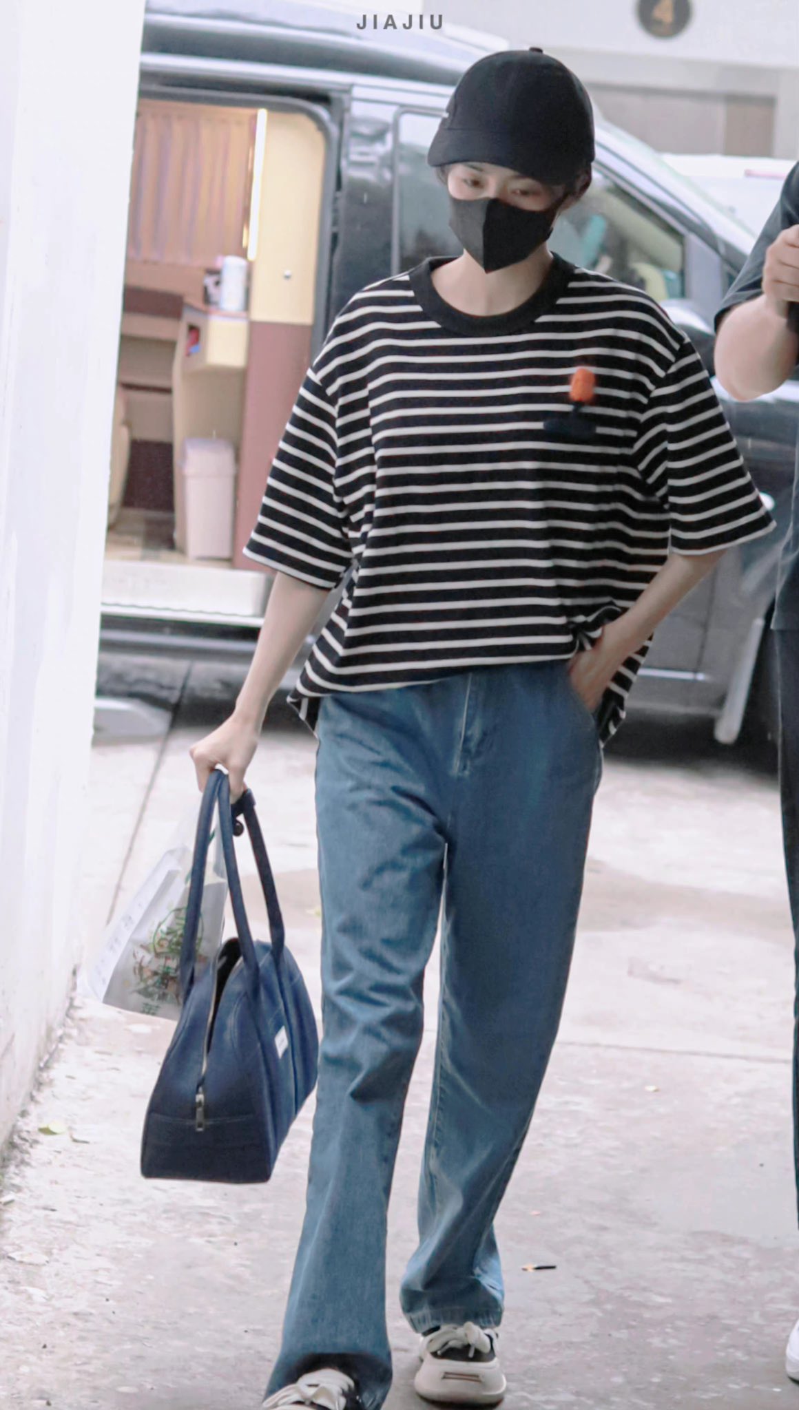 bailu 白鹿 on Twitter: "220817 — fansite update 🌊 © JIAJIU·BMY白鹿 going to work 💼 | bailu as jiang ...