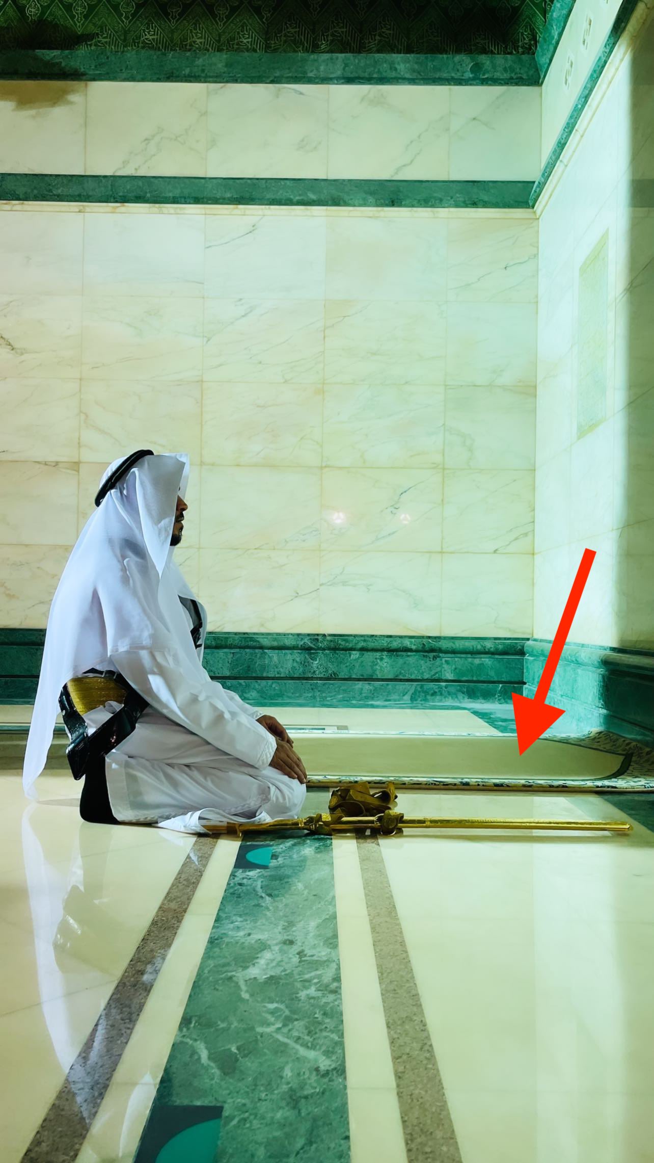 IslamicLandmarks.com on Twitter: "🧵The inside of the Holy Ka'bah. Recently the Ka'bah was washed ...