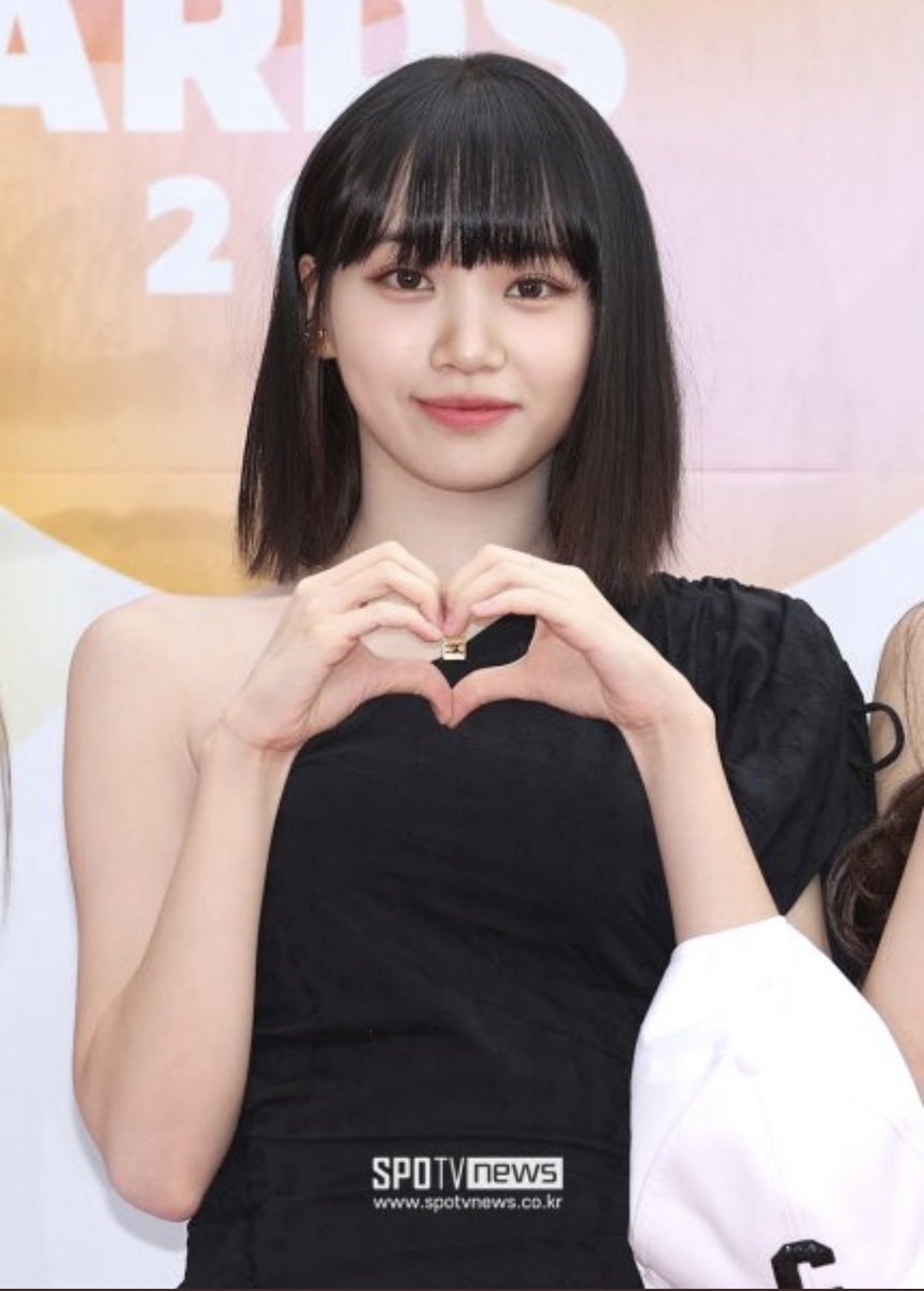 chaewon archive on Twitter: "220825 chaewon on the red carpet at the 2022 k-global heart dream ...