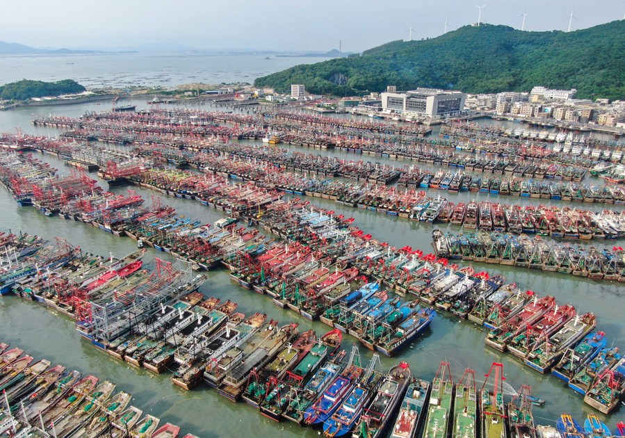 China Xinhua News on Twitter: "An influx of fishing boats! This port in south China's Guangdong ...
