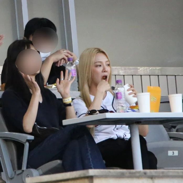 HYU 🕷 DEEP on Twitter: "[220824] HYOYEON for Home Match 1st Pitch DOOSAN BEARS VS KT Wiz https ...