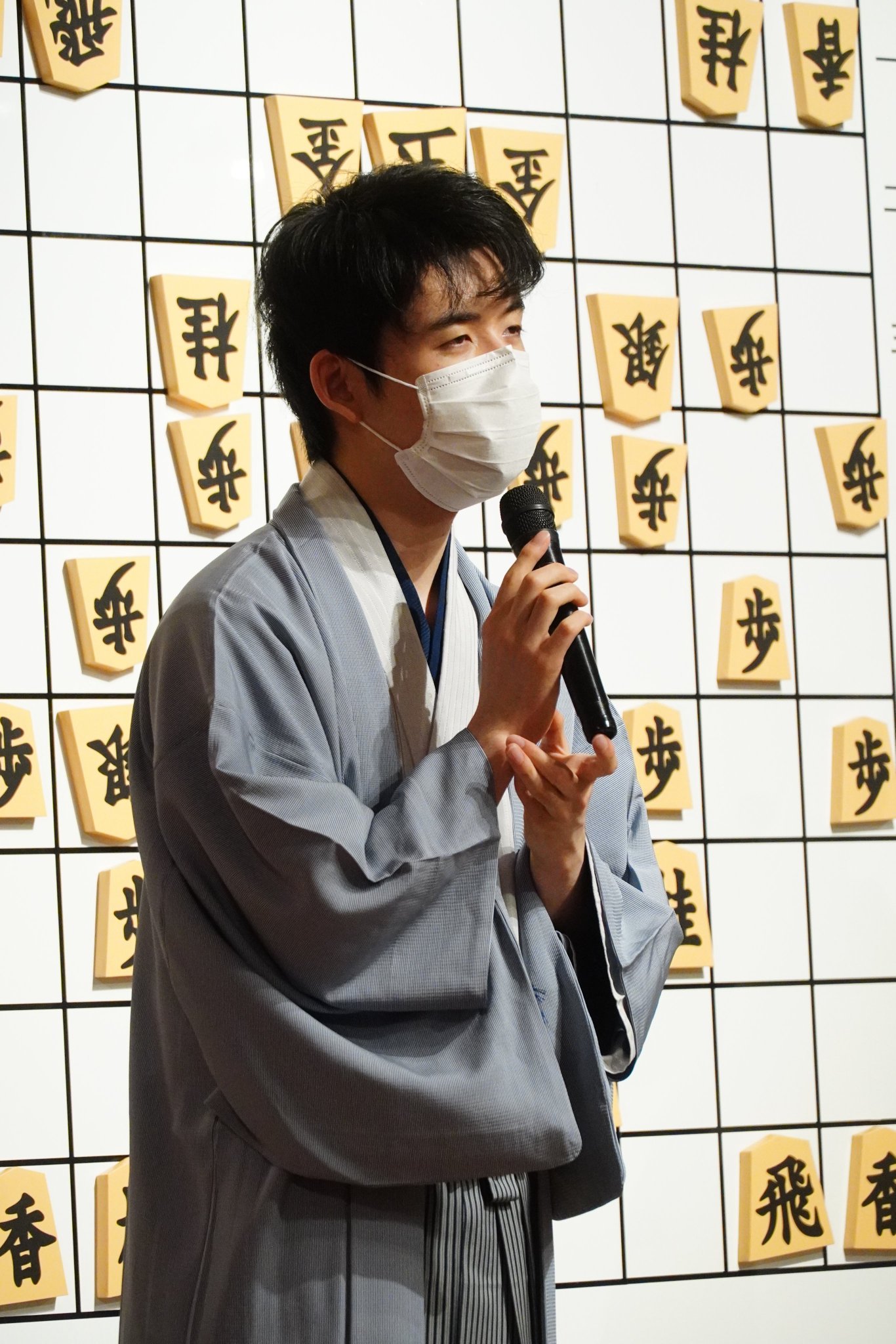 中日新聞 東京新聞 将棋【公式】 On Twitter 王位戦 終局後、両対局者が大盤解説会場に登場し、来場者にあいさつしました。 豊島九段は「多くの方にご心配をおかけしましたが、今日の 