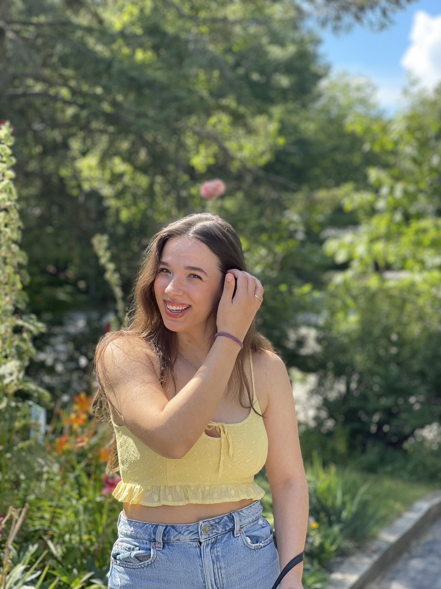 Toari on Twitter: "Soaking up the sun 🌻 https://t.co/RUJb4ZjDPO" / Twitter