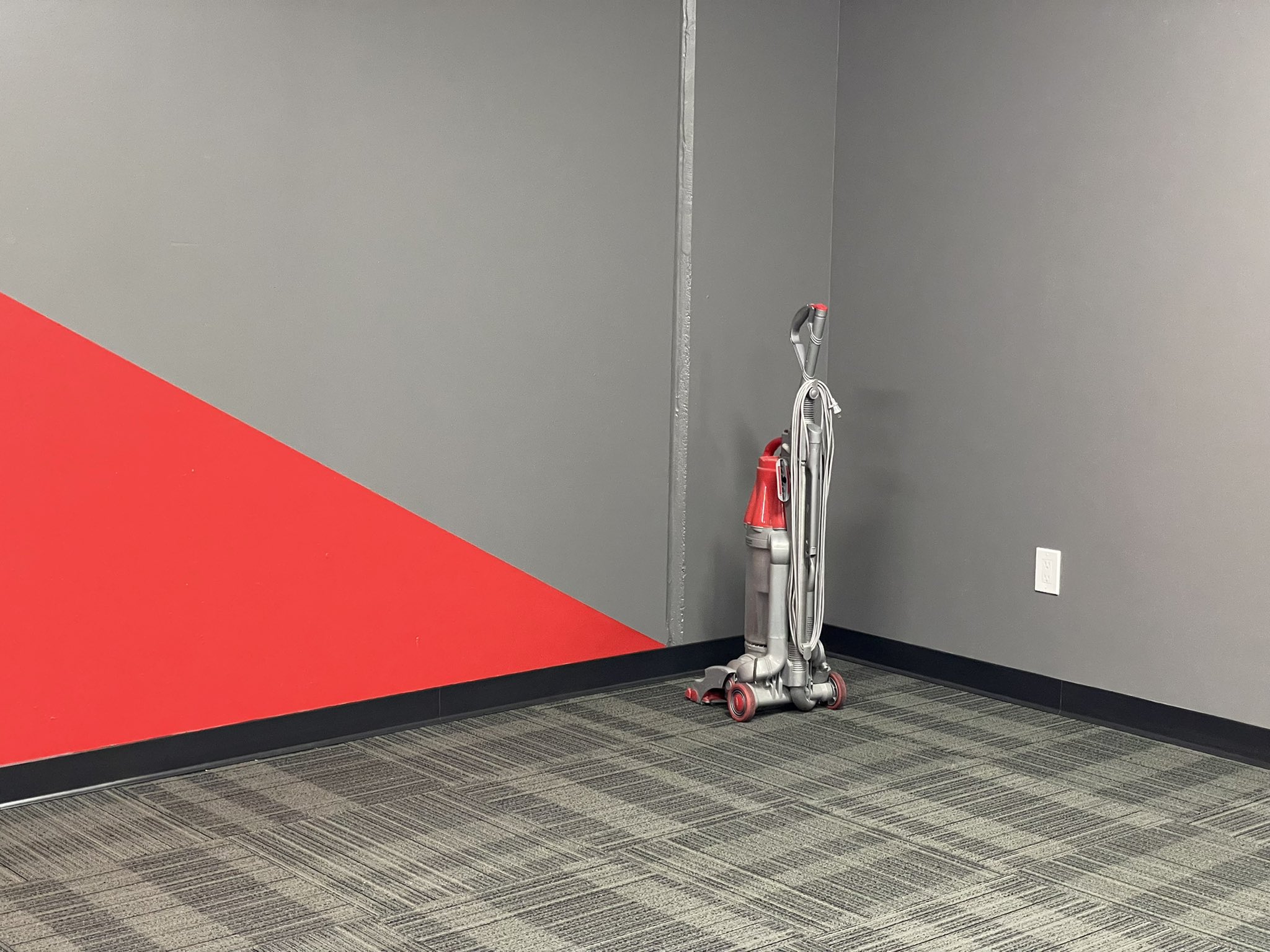 JayzTwoCents on Twitter: "Hmm... I've never had a vacuum match so well... next level design ...