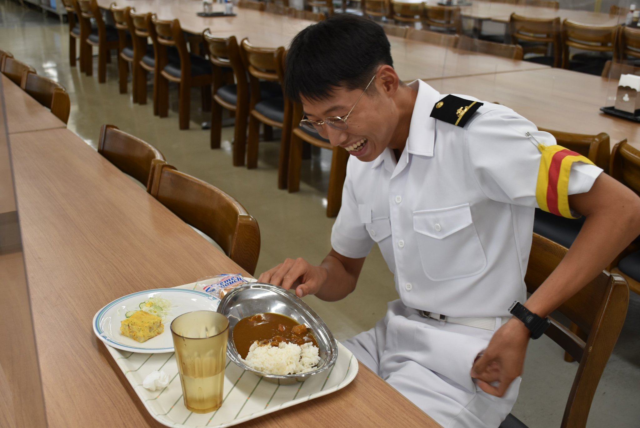 海上自衛隊 幹部候補生学校 On Twitter 今日は金曜日 恒例のカレーライスです いっぱい食べて午後も頑張ります 写真を撮っていたら