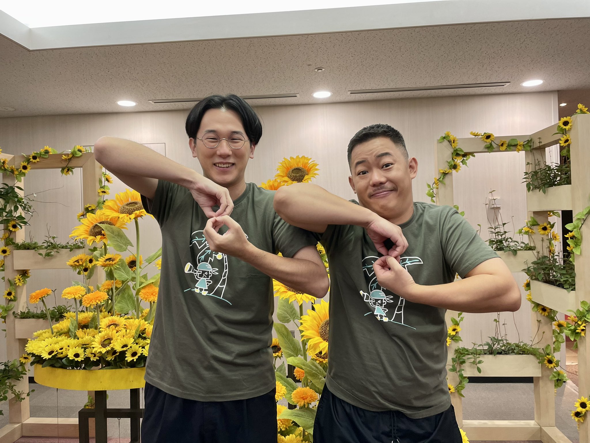 めざまし8 On Twitter きょうのゲストは👀🏝 ザ・マミィ のお二人 永島アナデザイン🎨のtシャツを着用して登場😆🌴 放送でもたくさん“8ポーズ”🐝 ありがとうございます😳💕