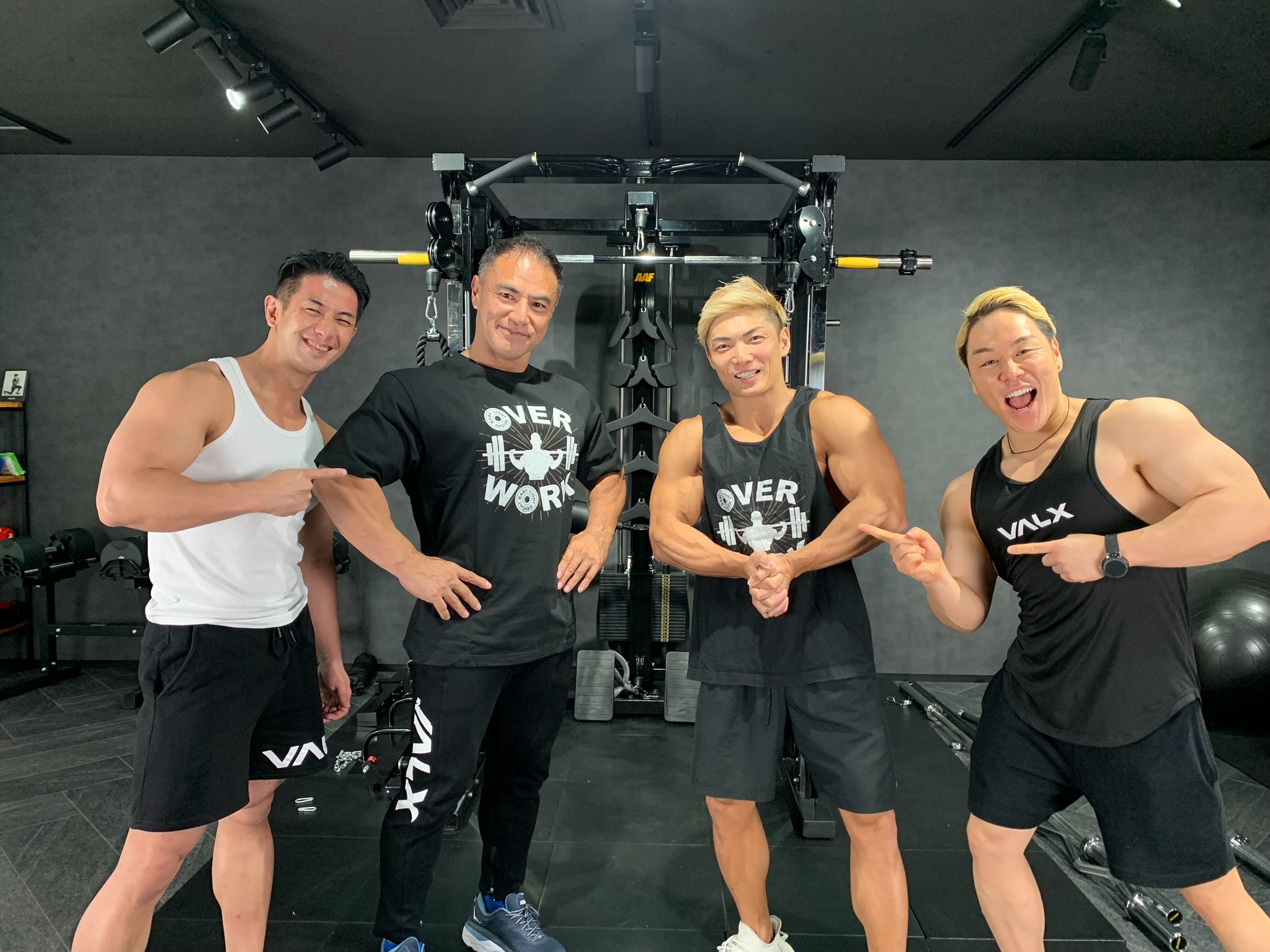 VALX on Twitter: "みんなでオーバーワーク....しちゃいます？ 皆さんもオーバーワークTシャツぜひゲットしてみてください🙌🏼 https://t.co/oinSgNSd54 ...