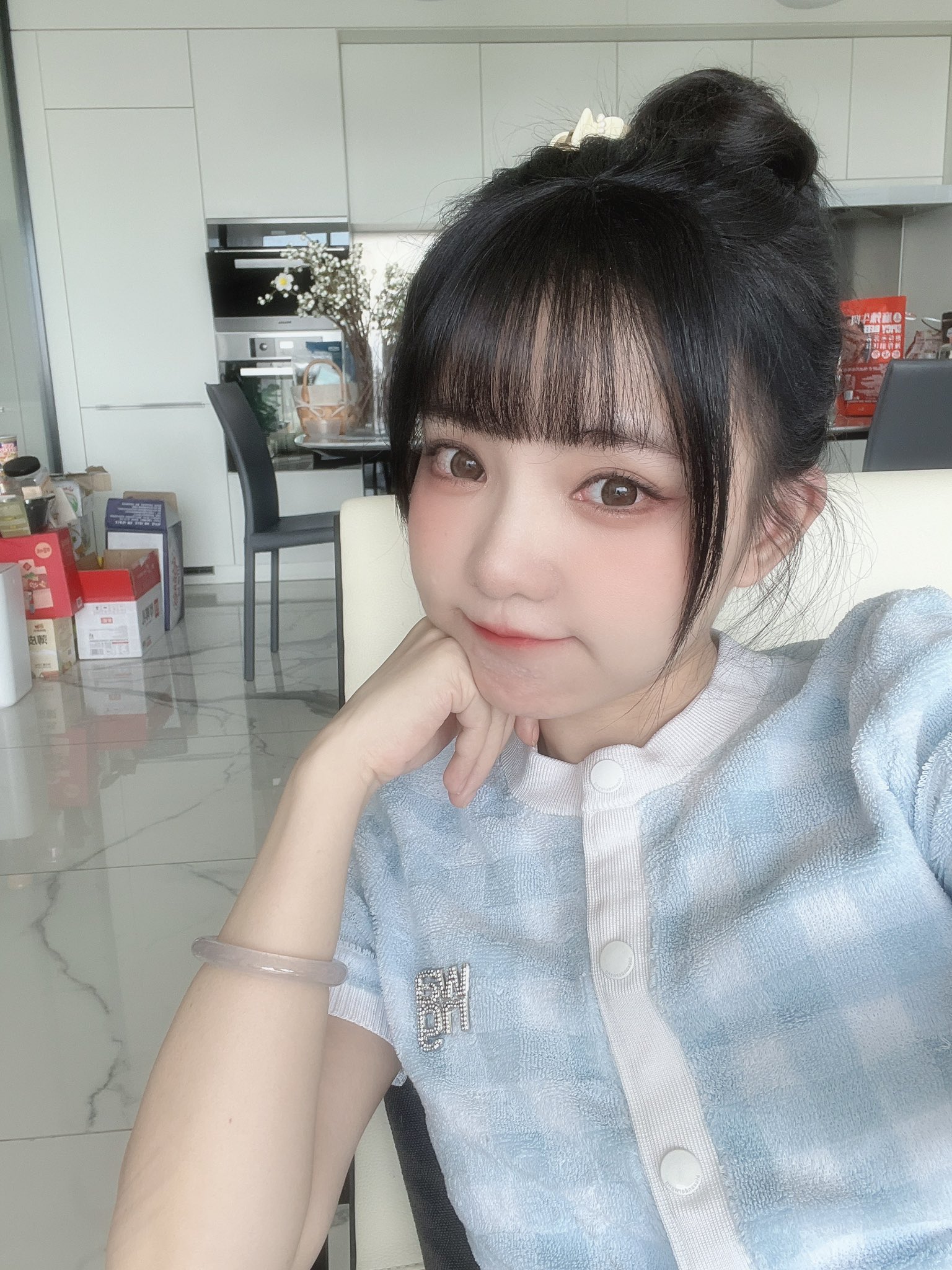 咬人猫Yaorenmao on Twitter: "在家 😌At home https://t.co/nSmcWUA1ar" / Twitter