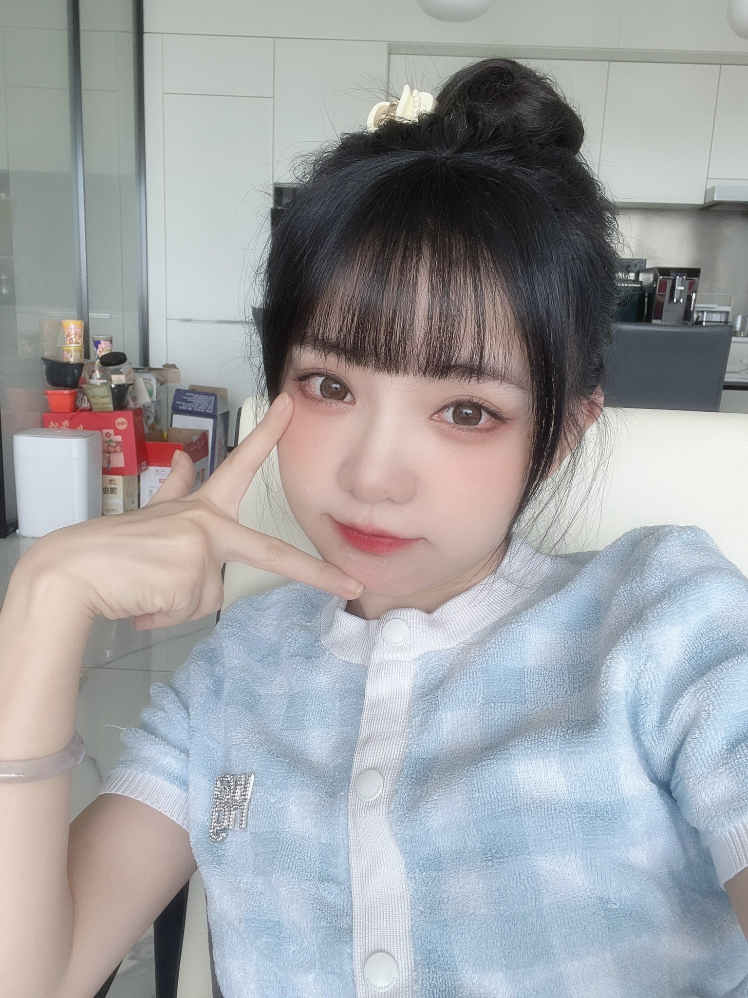 咬人猫Yaorenmao on Twitter: "在家 😌At home https://t.co/nSmcWUA1ar" / Twitter