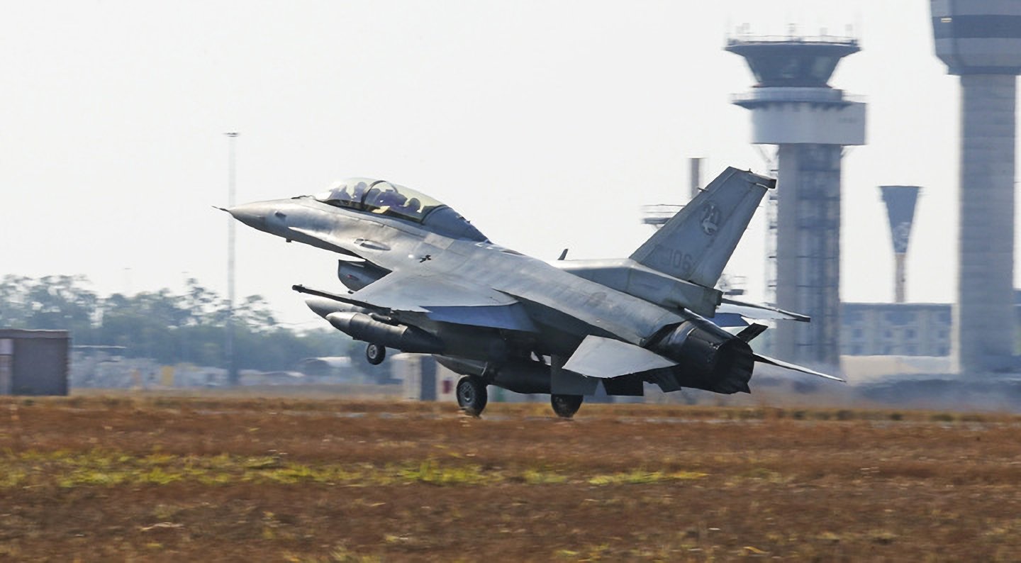 ROK Military Fan on Twitter: "#ROKAF KF-16U fighter jets arriving in Darwin, Australia. The ...