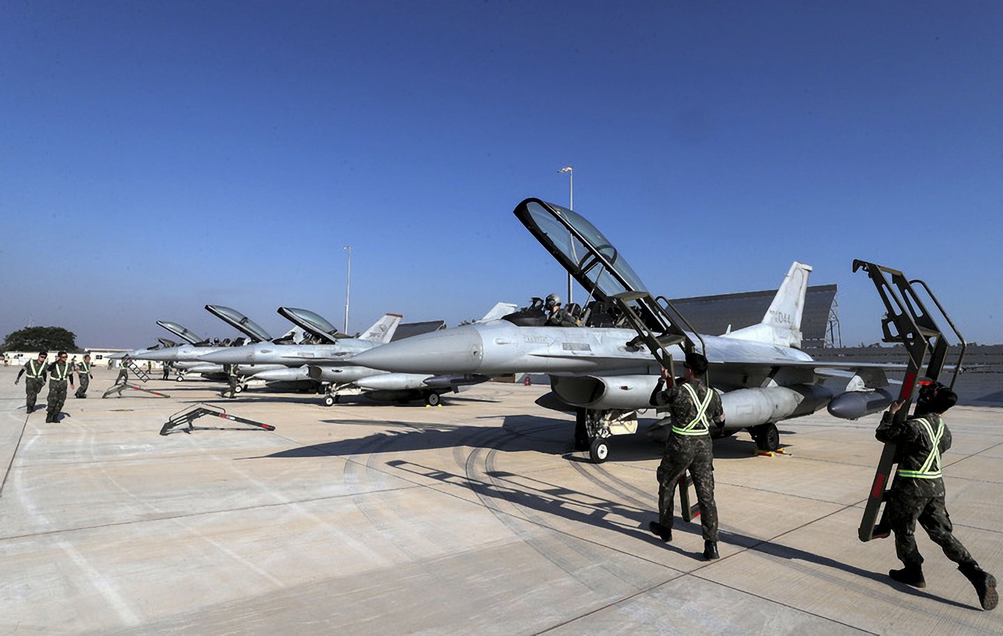 ROK Military Fan on Twitter: "#ROKAF KF-16U fighter jets arriving in Darwin, Australia. The ...