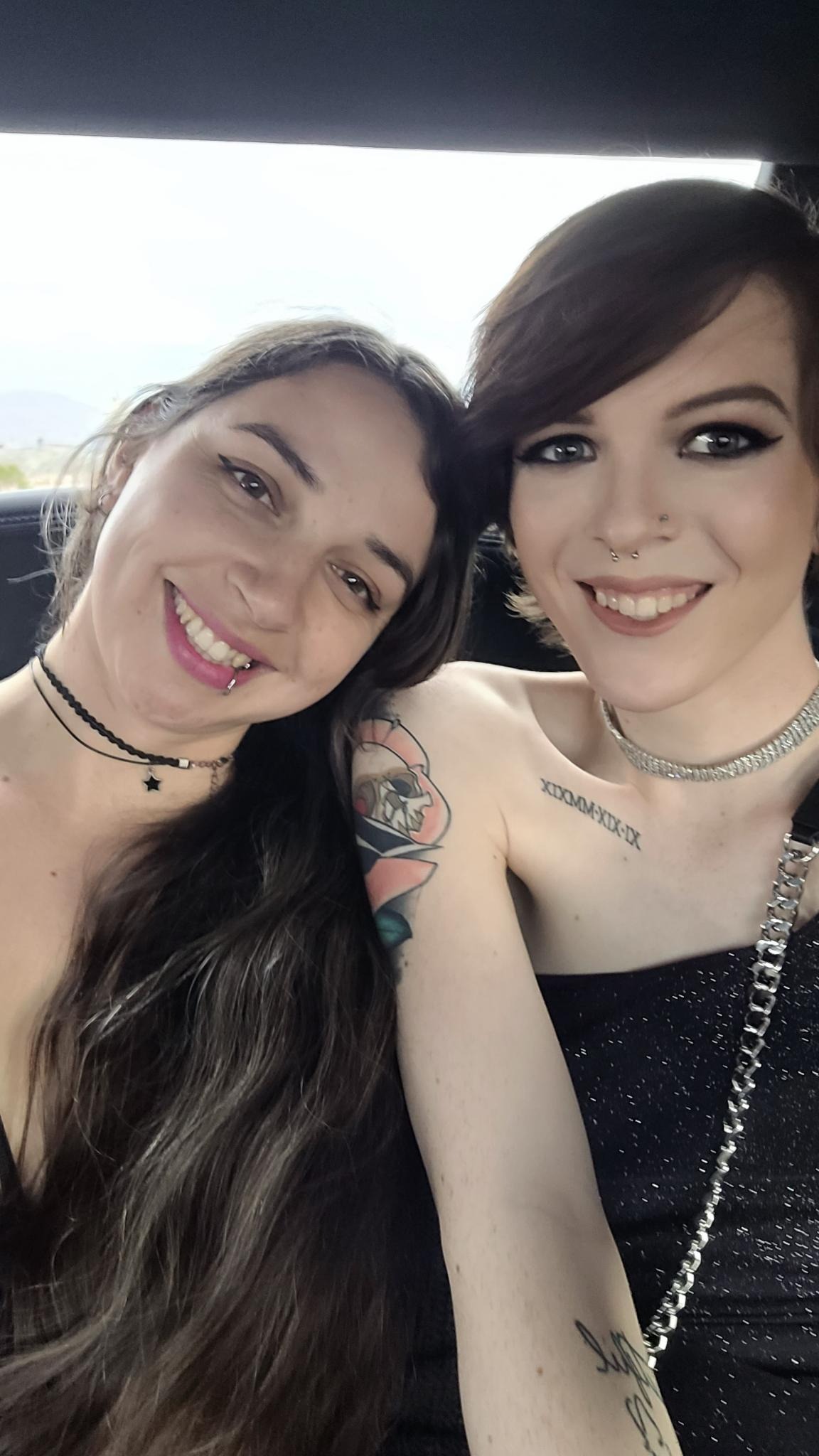 TW Pornstars - TSRiley_Parker. Twitter. What happens in Vegas... 💖🎇🍸 @AwwtumDabottom. 6:37 PM ...