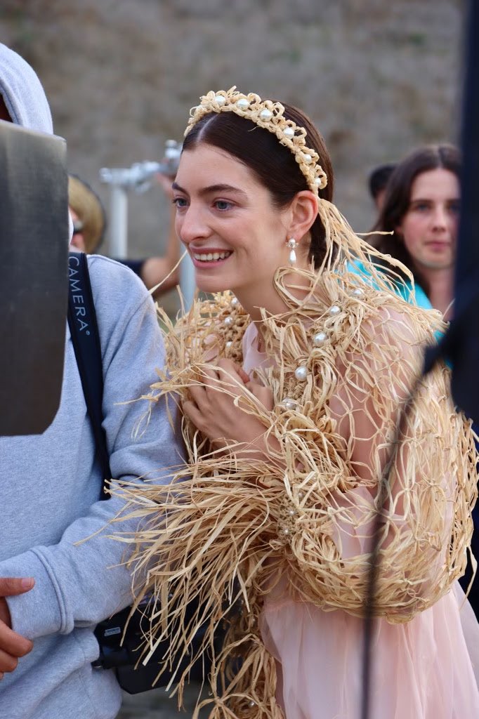 Pop Crave on Twitter: "Lorde looks gorgeous on the set of her music video for “Oceanic Feeling.”"