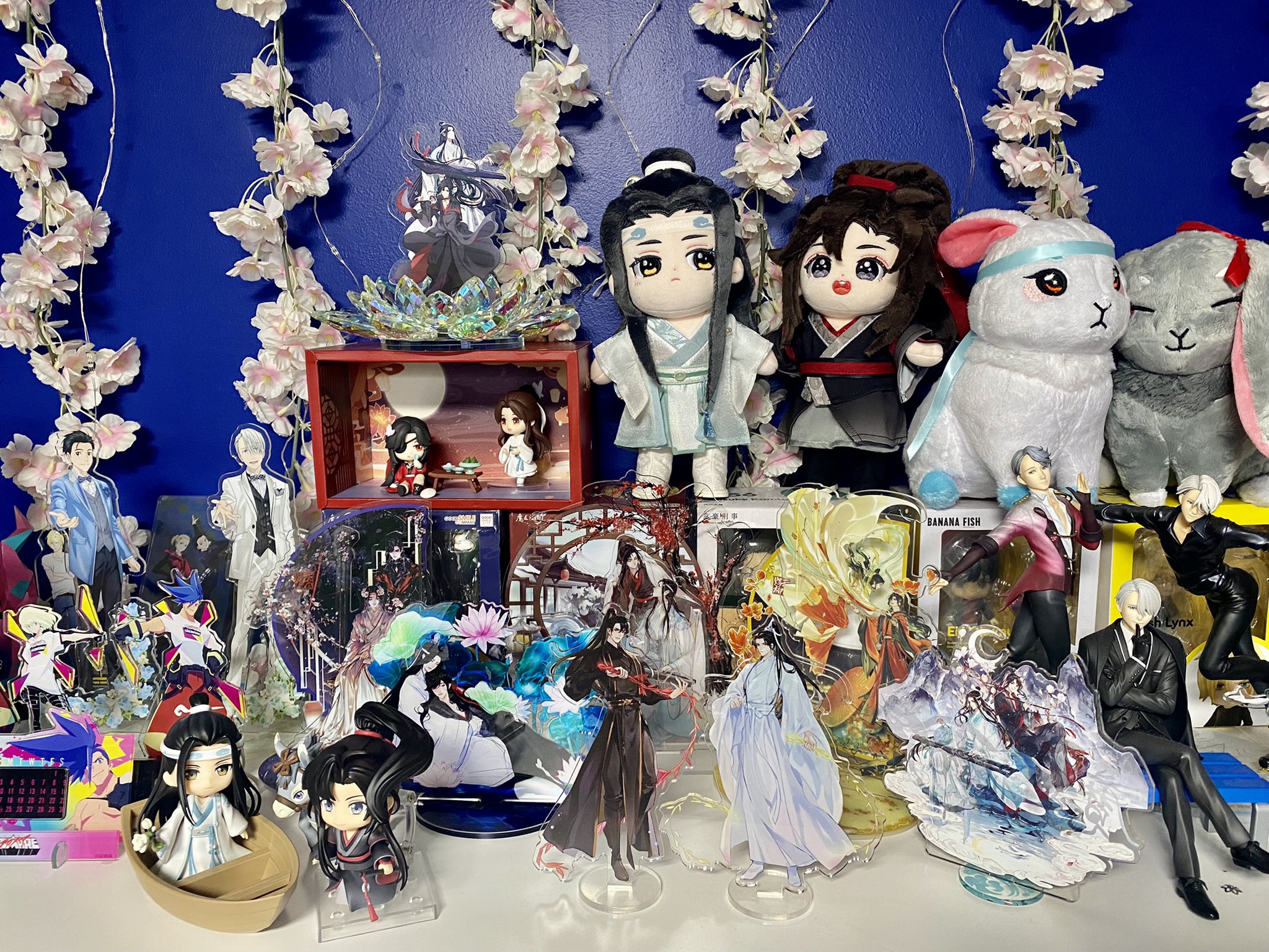 Yaya@DragonCon-E212 on Twitter: "@WingedlightCos Did you say RABBIT hole?!!! https://t.co ...