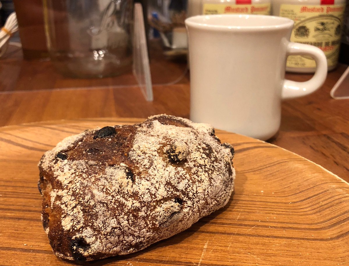 やまぴっぴー On Twitter ちょと遠出☀️ まだ時間が早いので新宿の飲み屋さんの人に激推しされたお店で朝ごはん 外はカリッ、中は なめらか&とろける柔らかさで優しい味😭💕 色んな