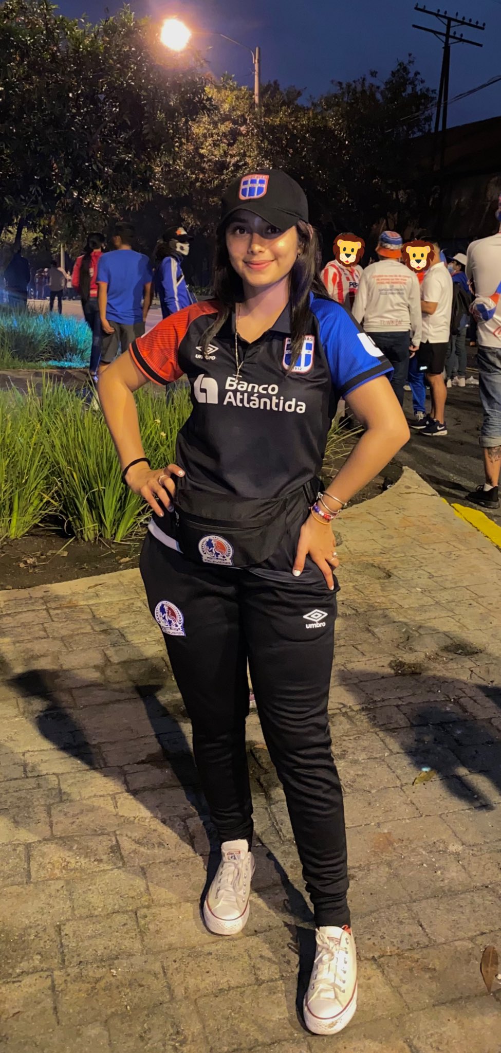 Kimaaa🇦🇷 on Twitter: "Vengo a alentarte siempre, de todo corazón 🎶 #OlimpiaDeMiVida🦁💙🤍 ️🦁 https ...