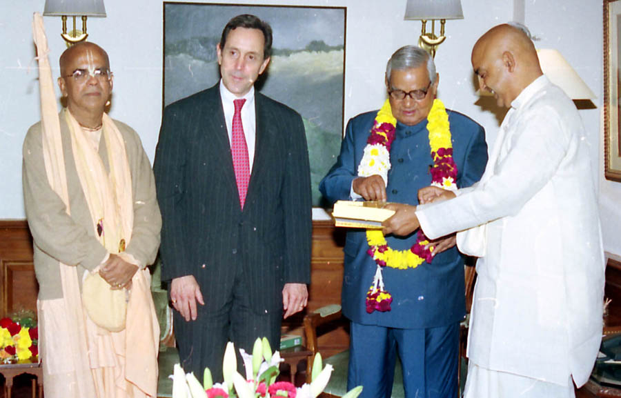 Do you know who he is? Hint: any foreigners u see dancing to the tunes ...