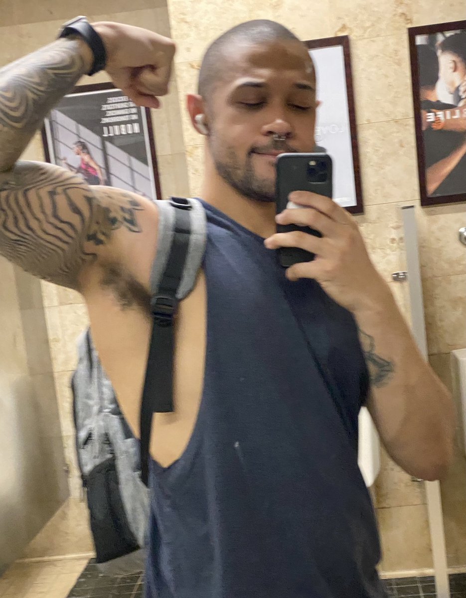 𝙃𝙤𝙩 𝙂𝙪𝙮𝙨 𝙋𝙞𝙩𝙨 𝟯𝟱𝙆 𝘯𝘴𝘧𝘸 on Twitter: "RT @Kthunder69: Do Not Disturb."