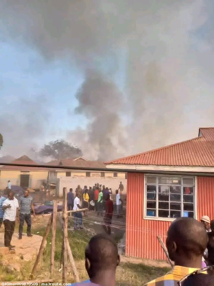 Ma3Route on Twitter: "10:01 Kisumu Boys High School on fire. via @Kimani69870509"