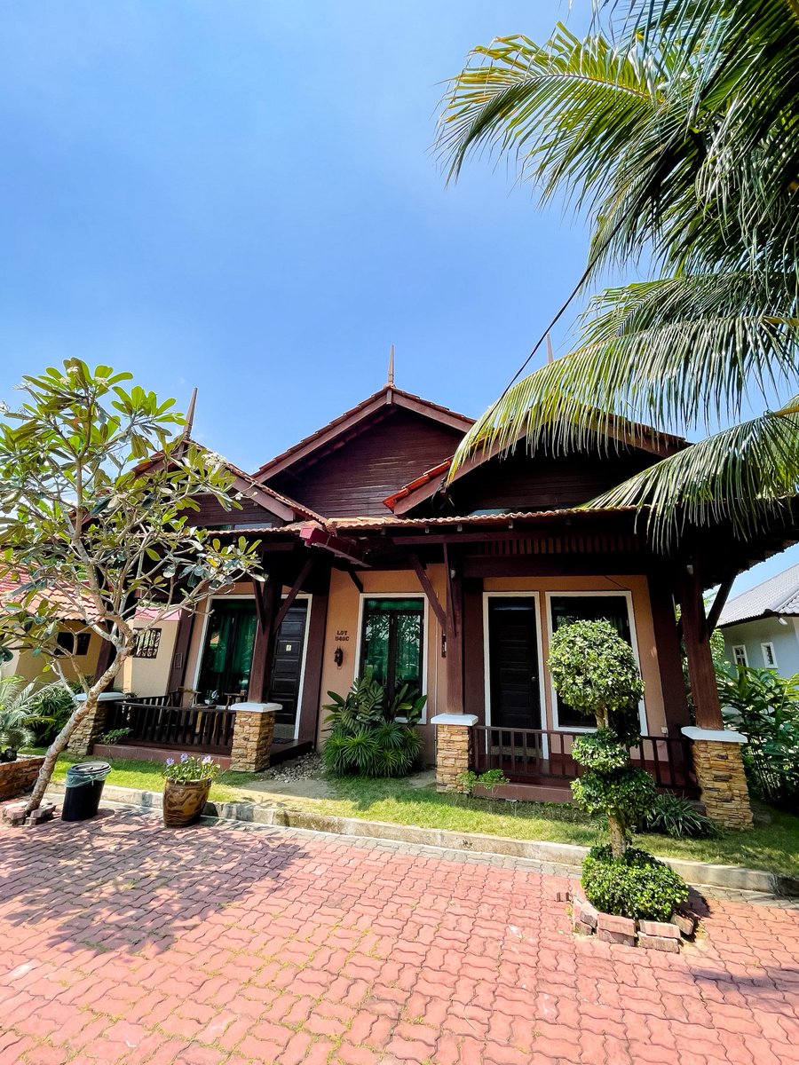 Aku nak review Homestay best yang kitorang buat family day haritu ...