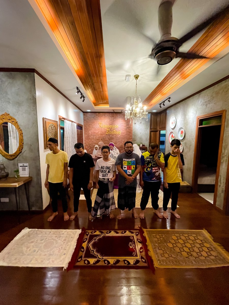 Aku nak review Homestay best yang kitorang buat family day haritu ...