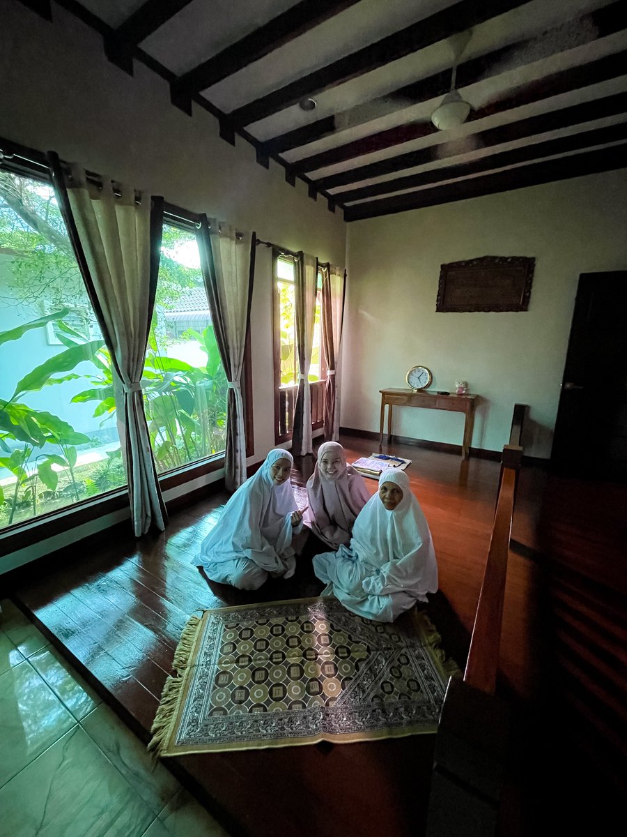 Aku nak review Homestay best yang kitorang buat family day haritu ...