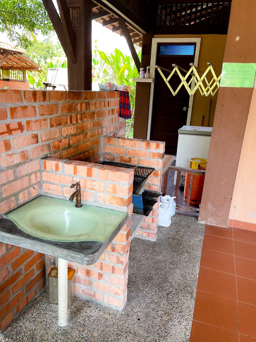 Aku nak review Homestay best yang kitorang buat family day haritu ...