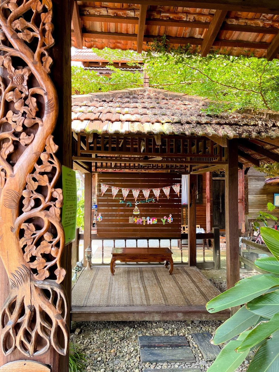 Aku nak review Homestay best yang kitorang buat family day haritu ...