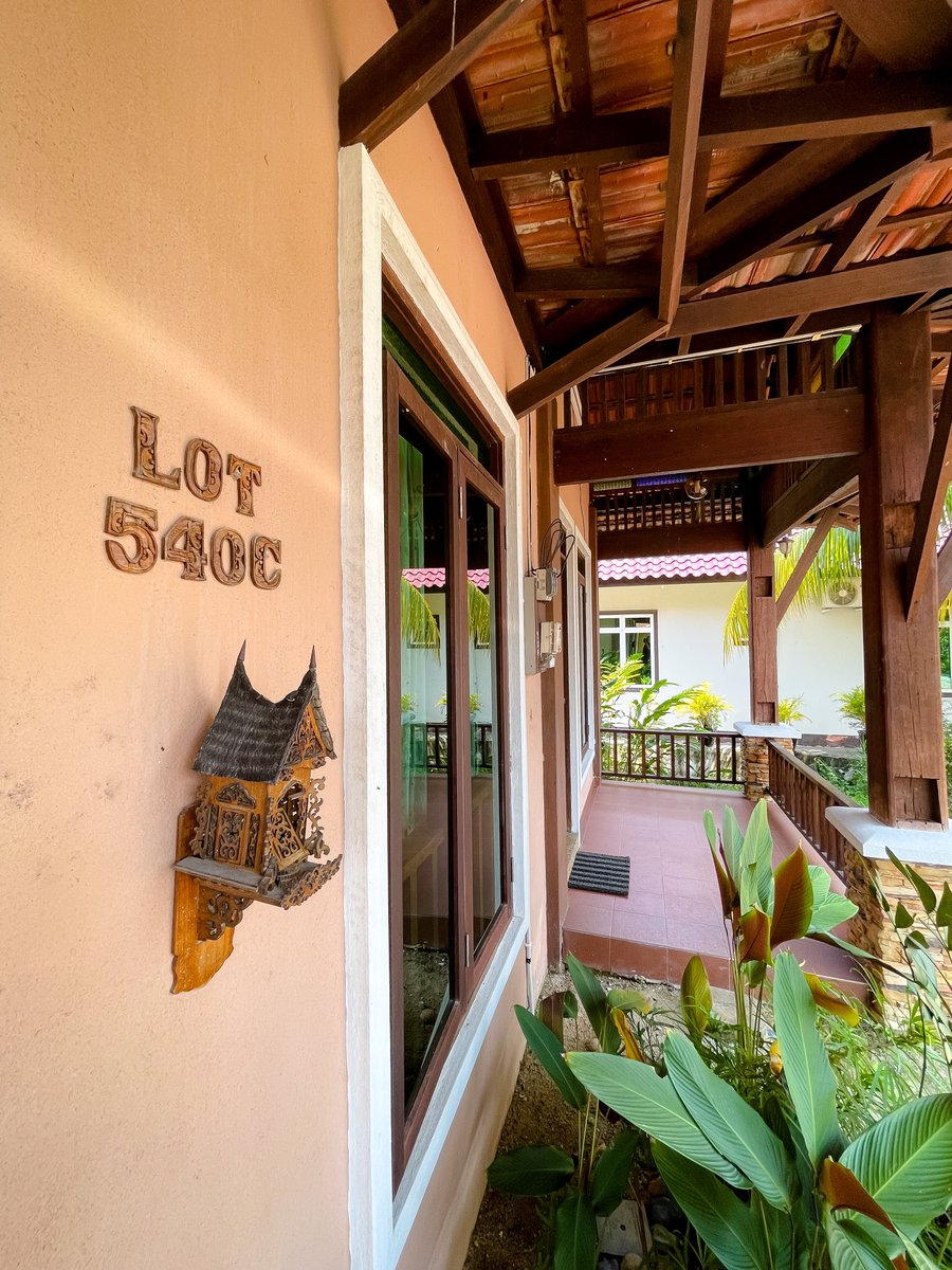 Aku nak review Homestay best yang kitorang buat family day haritu ...