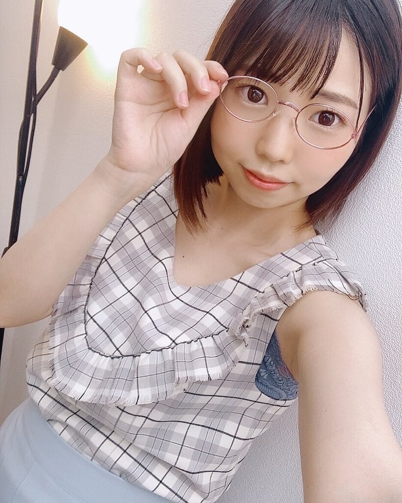 LINX@AVプロダクション on Twitter: "RT @ninomiyariena: こないだの撮影の衣装♡ 普段もおうちではメガネなんだよね 真面目な、私の意外な一面見てほしい♡ ...