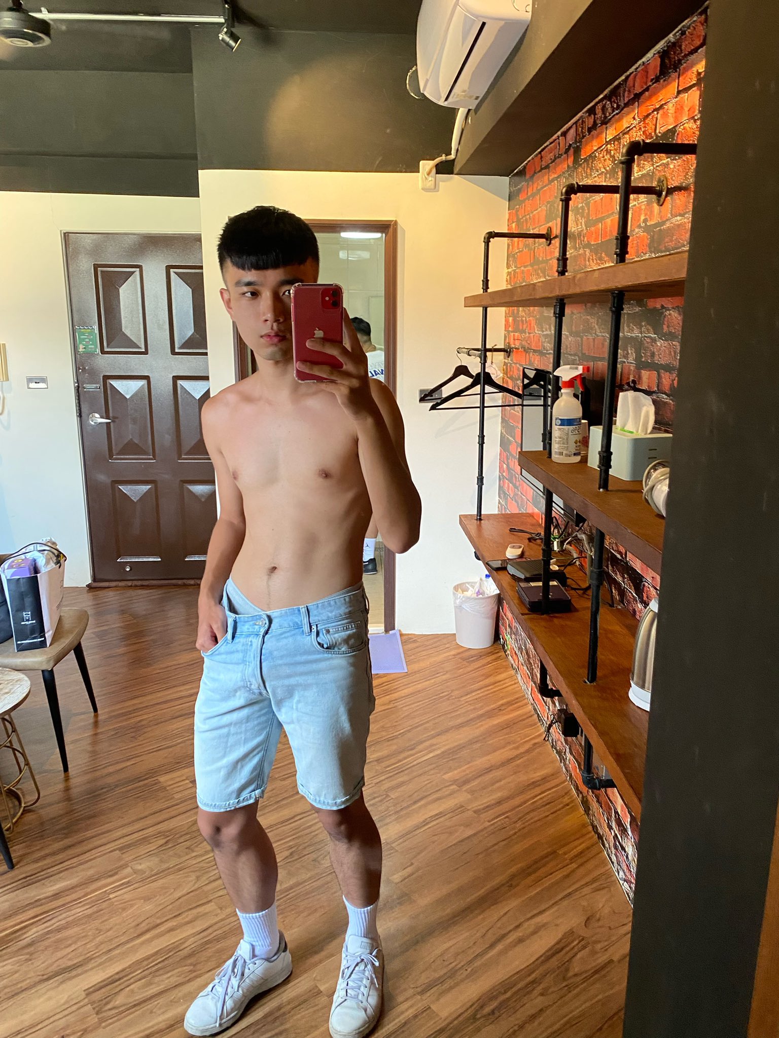 Lin Jeff on Twitter: "我曬到通紅快痛死 https://t.co/2QvJLNRHxQ" / Twitter