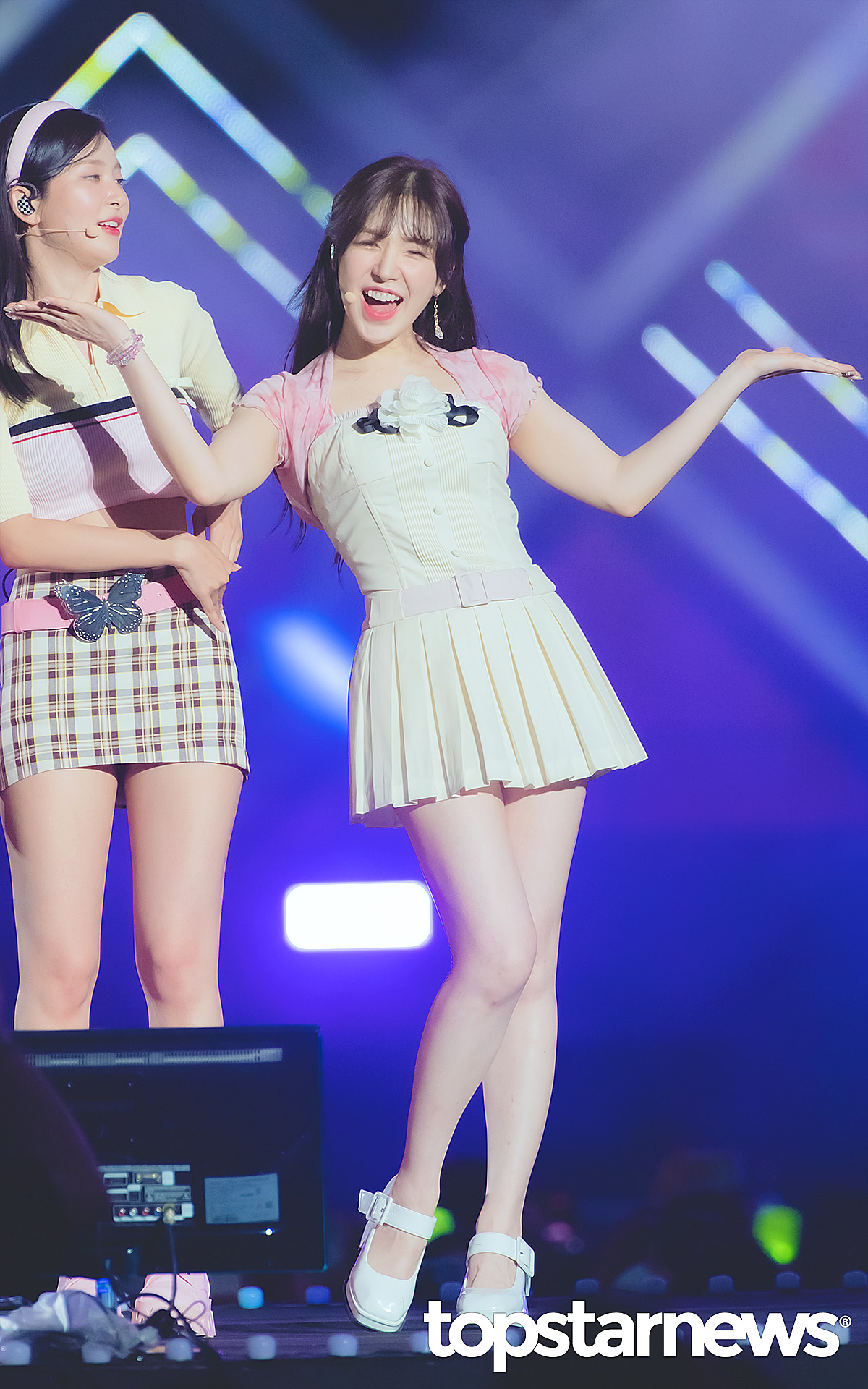 RVF ON — TAG @RVsmtown on Twitter: "[rvf] Cute as hell what the hell https://t.co/czgVKqF9SK ...