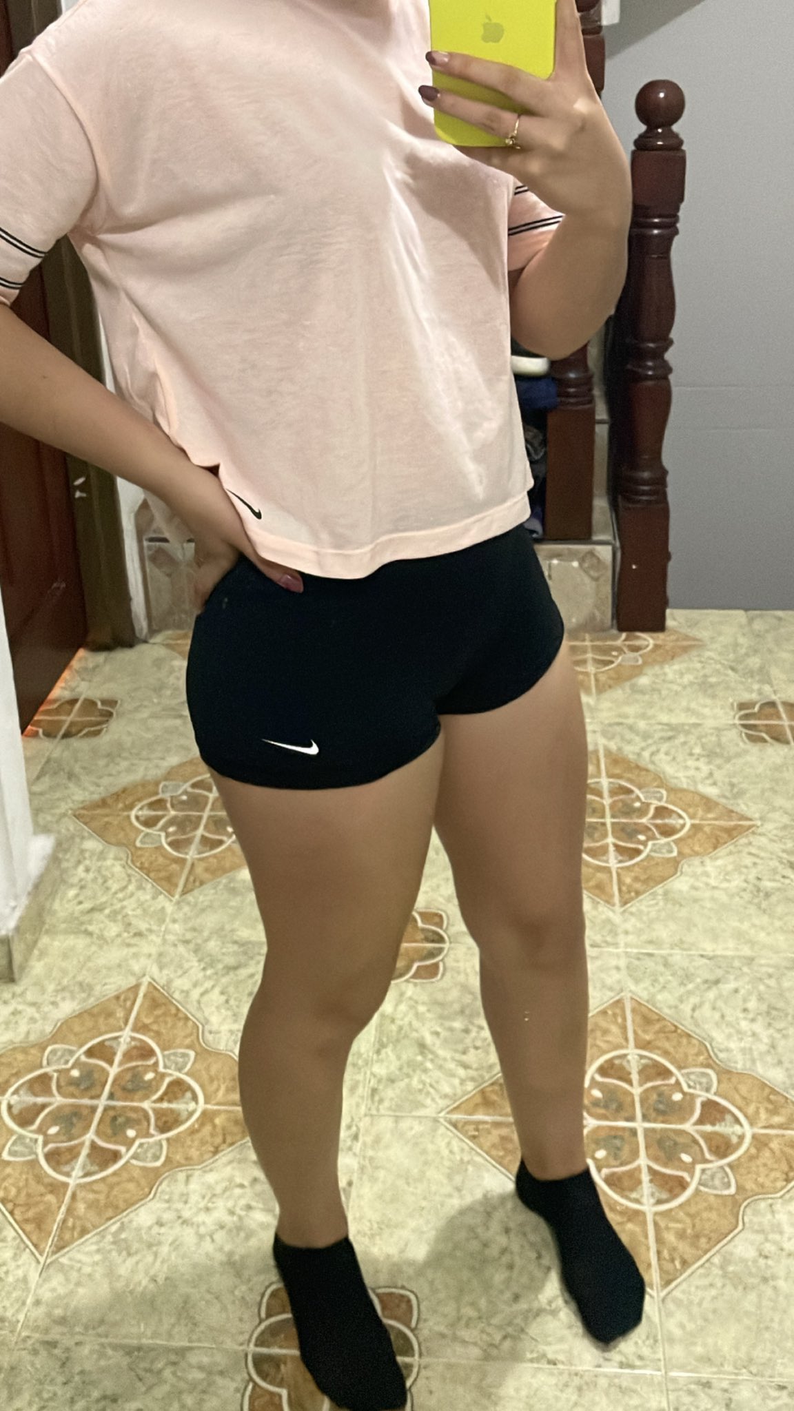 Laura Sofia Vanegas on Twitter: "Nike siempre será mejor que Adidas y los recibo de a 1 👊🏻 https ...