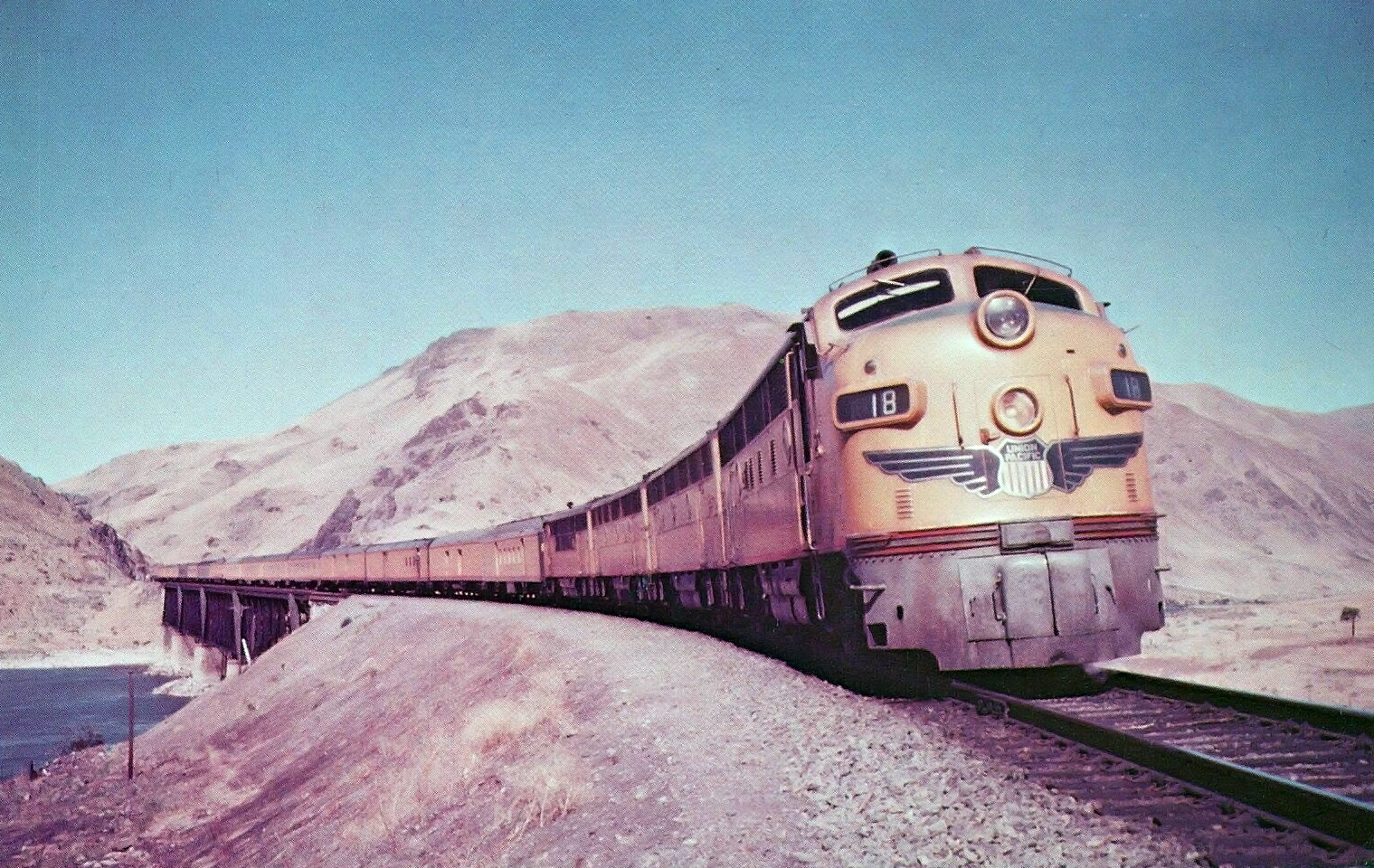 American-Rails.com on Twitter: "Union Pacific's "Portland Rose" service. In this publicity photo ...