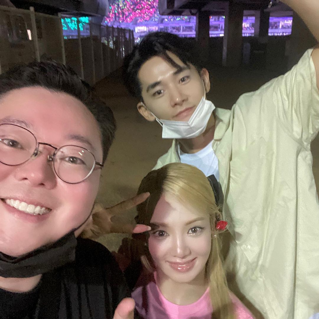 HYU 🕷 DEEP on Twitter: "Hyoyeon with her friends https://instagram.com ...