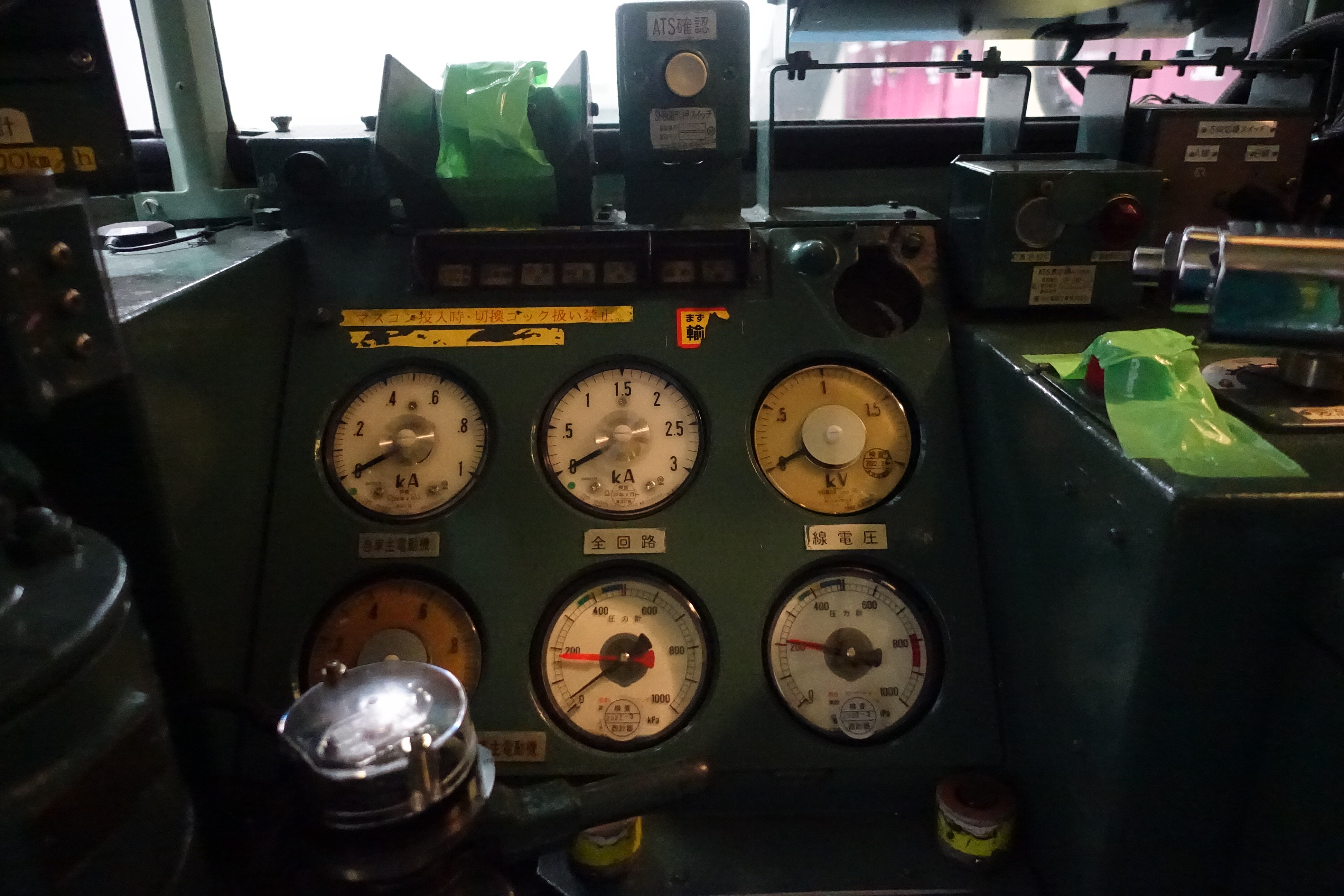 近キト741 on Twitter: "2022/8/20 EF66-27,EF65-2085,コキ107,104京都鉄道博物館展示 (運転台見学) 京都鉄道博物館にて その12 #EF66 ...