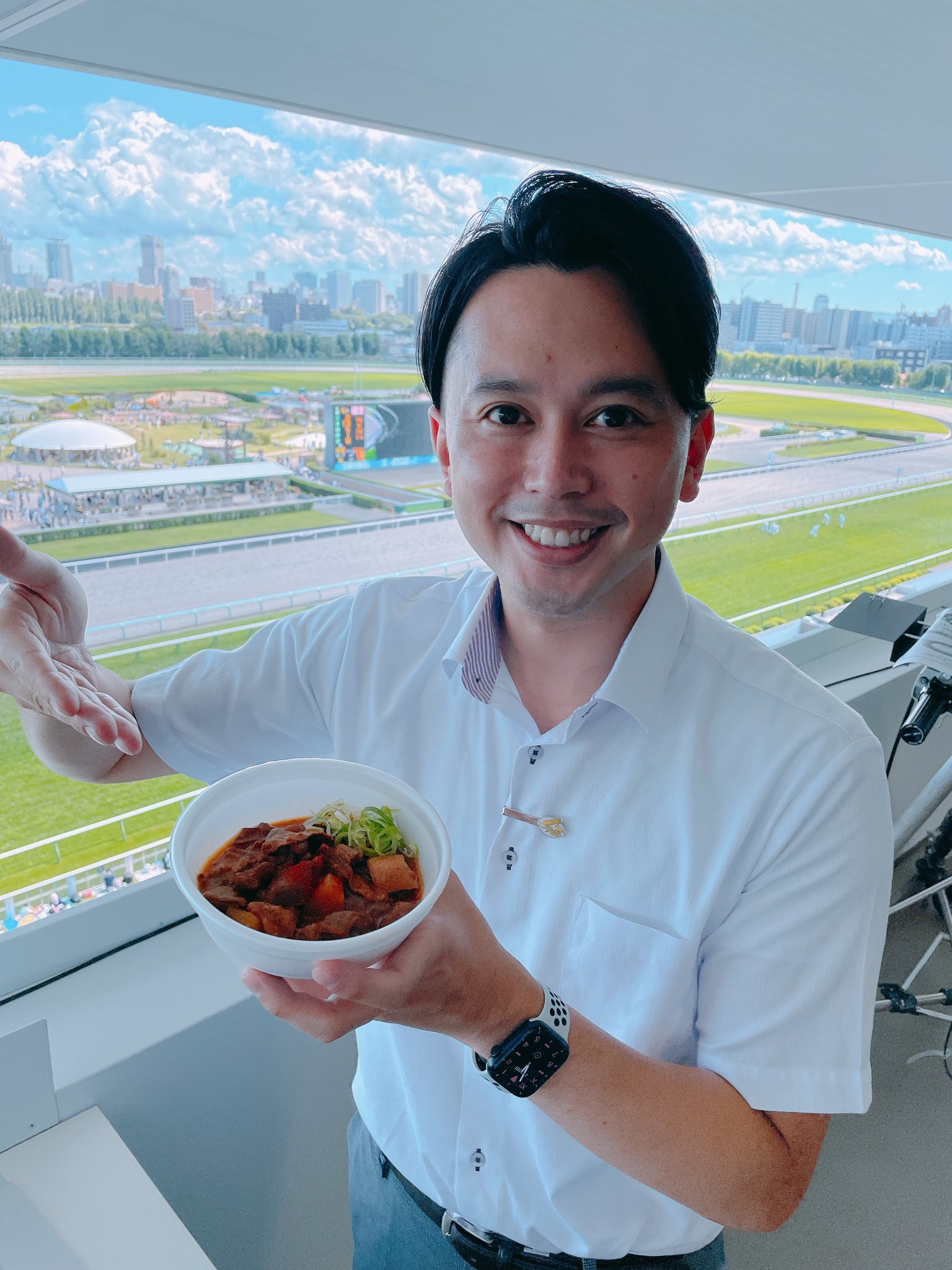 八木 隆太郎(UHBアナウンサー) on Twitter: "さぁ、いよいよ #札幌記念！ 腹ごしらえは #ホルモン煮込み で完璧。 G1馬5頭、白毛馬対決、、、 見どころ満載で実況席からお ...