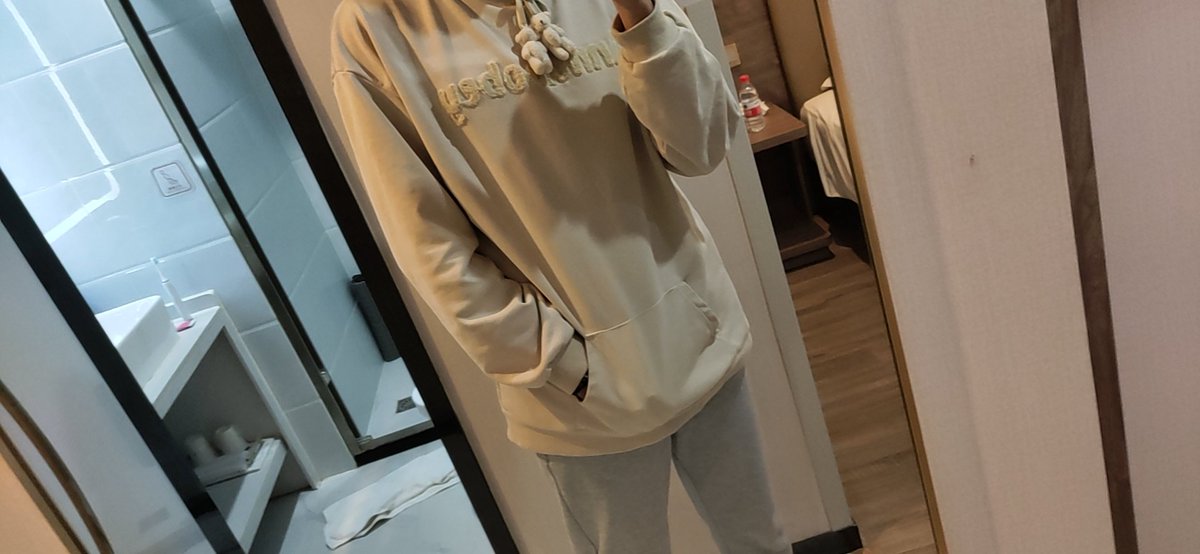 魂蓝女攻 On Twitter 某国企的片区经理, 上班或者去酒吧就总会里面穿情趣内衣, 喜欢带新手女攻, 想被更多女孩子操🤗 Liusir