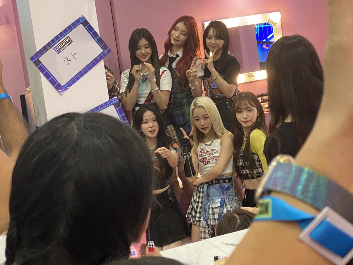 Liv on Twitter: "In the kpop star booth!"