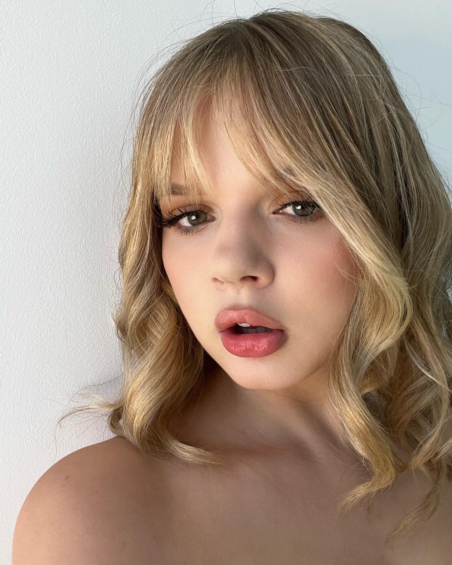 TW Pornstars - 1 pic. Coco Lovelock. Twitter. Come message me on my onlyfans and tell me what ...