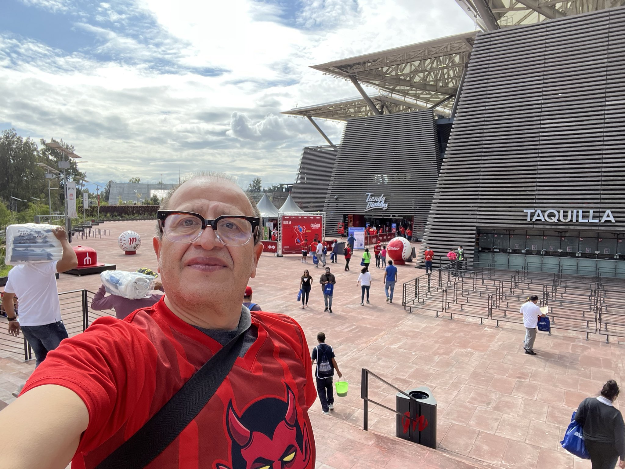 Emoción Deportiva on Twitter: "Nuestra entrega de kits para la carrera #DiablosRojos ha ...