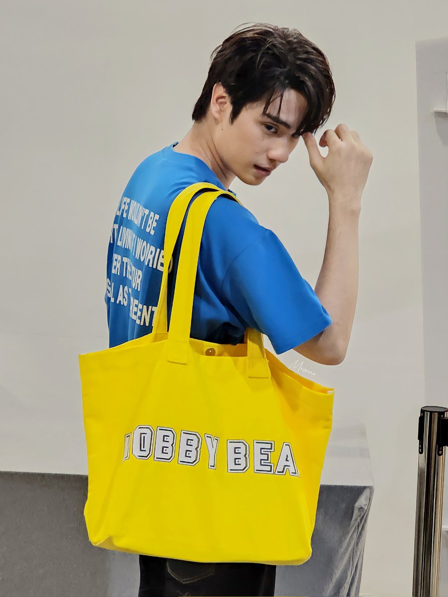 Mizono on Twitter: "http://Mr.CEO @Tee_Jaruji เขาฝากโฆษณากระเป๋า #Hobby_bear สีเหลือง ที่คุณเขา ...