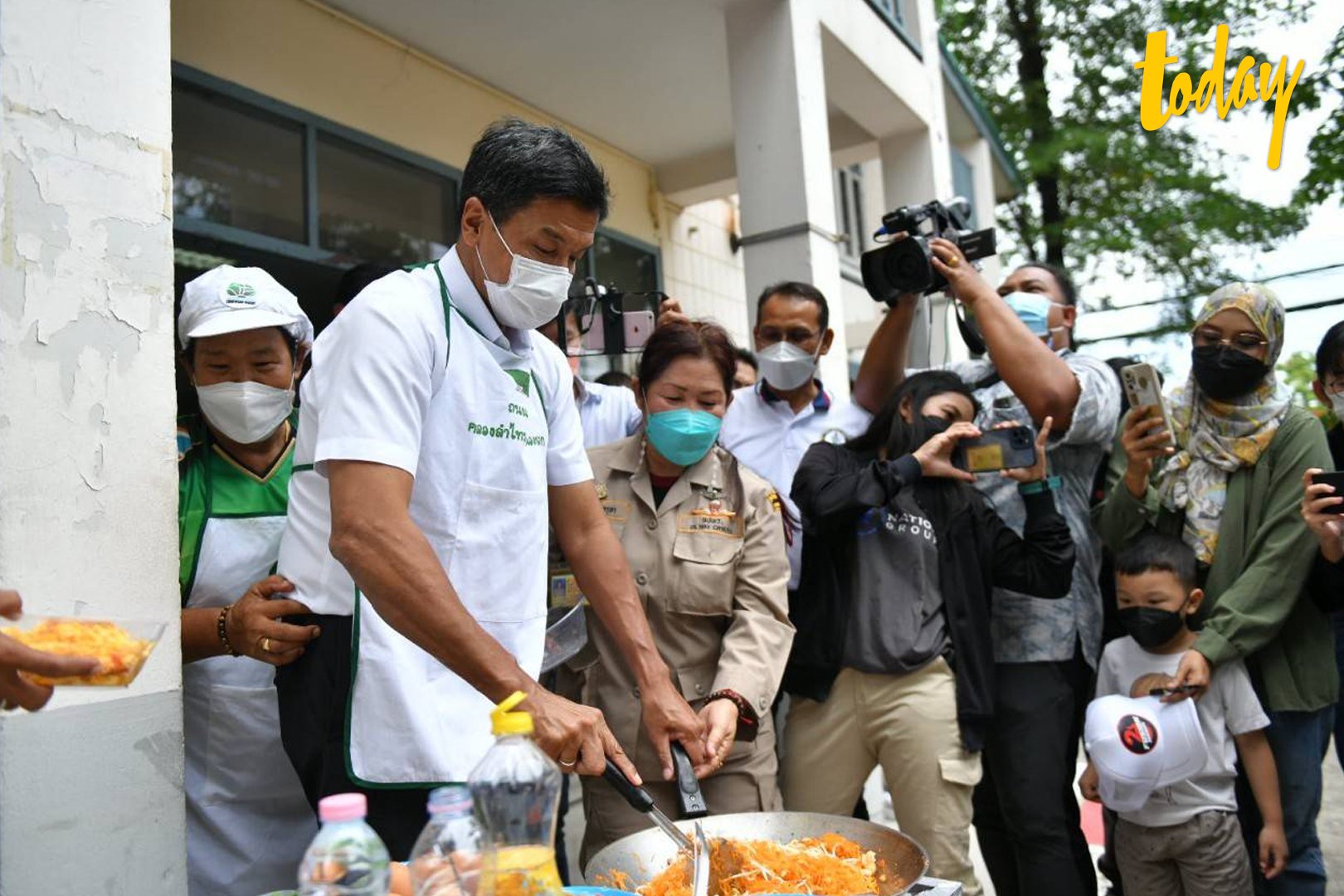 workpointTODAY on Twitter: "‘ชัชชาติ’ โชว์ฝีมือปรุงผัดไทยวุ้นเส้น ให้บุคลากร กทม.เขตหนองจอก ...