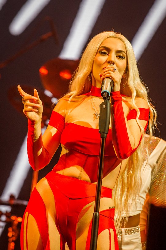 Ava Max Italia on Twitter: ".@AvaMax si é esibita sul palco del @krakow ...