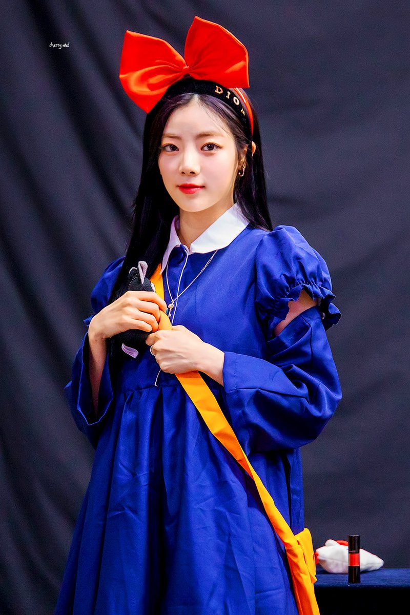 Cherry me! on Twitter: "220819 팬사인회 마녀 배달부 나키키 ฅ^•ﻌ•^ฅ #나고은 #NAGOEUN #퍼플키스 #PURPLE_KISS @RBW ...