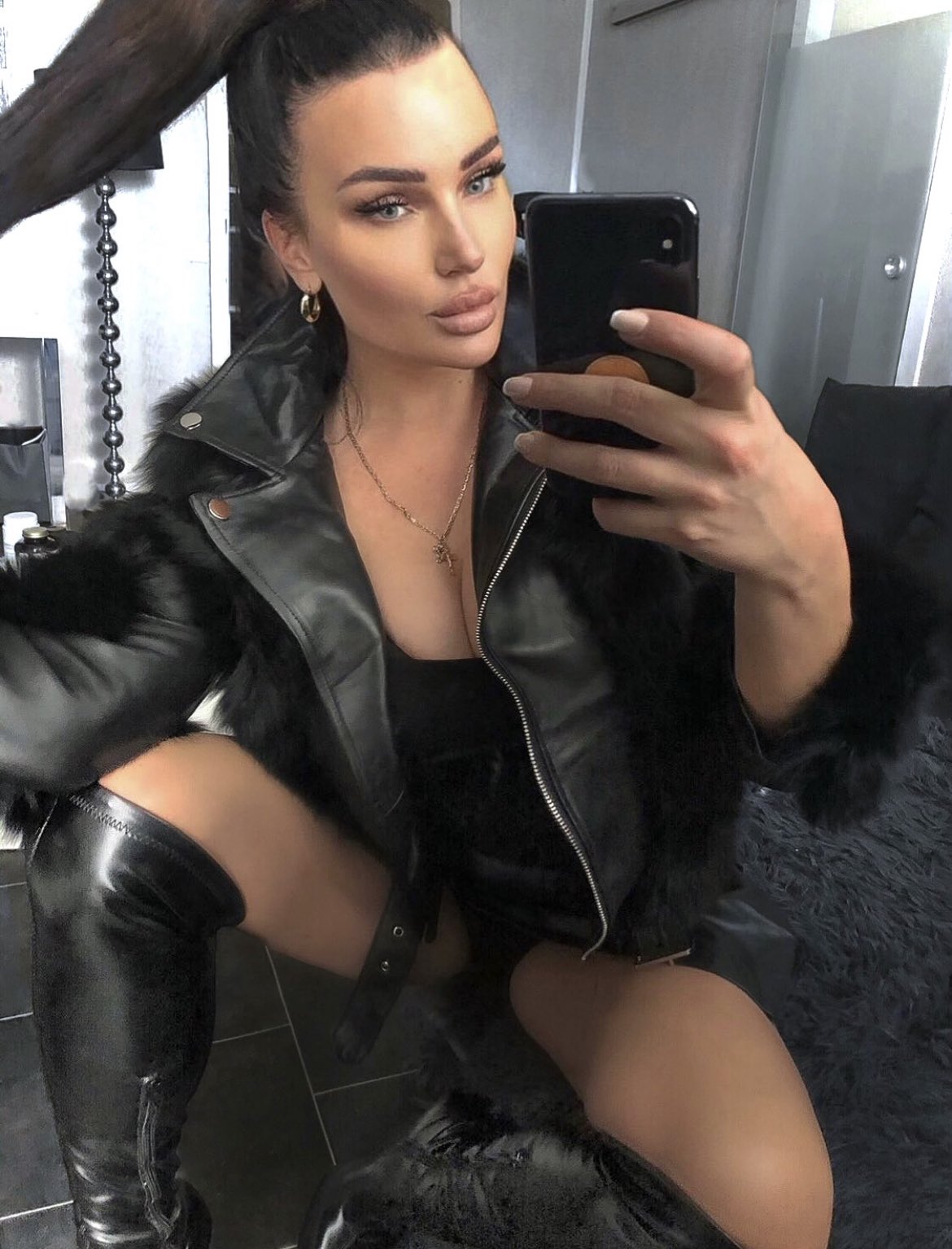 ʟᴀᴅʏ ᴊᴇɴɴᴀ on Twitter: "Leather 🖤 https://t.co/XMocANG3bs" / Twitter