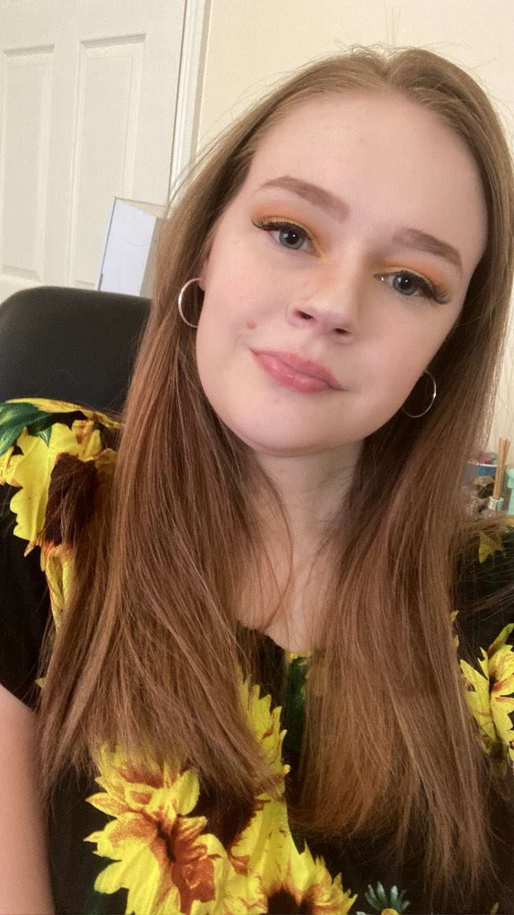 JadeyySims on Twitter: "🔴LIVE on twitch starting the sims in bloom challenge https://t.co ...