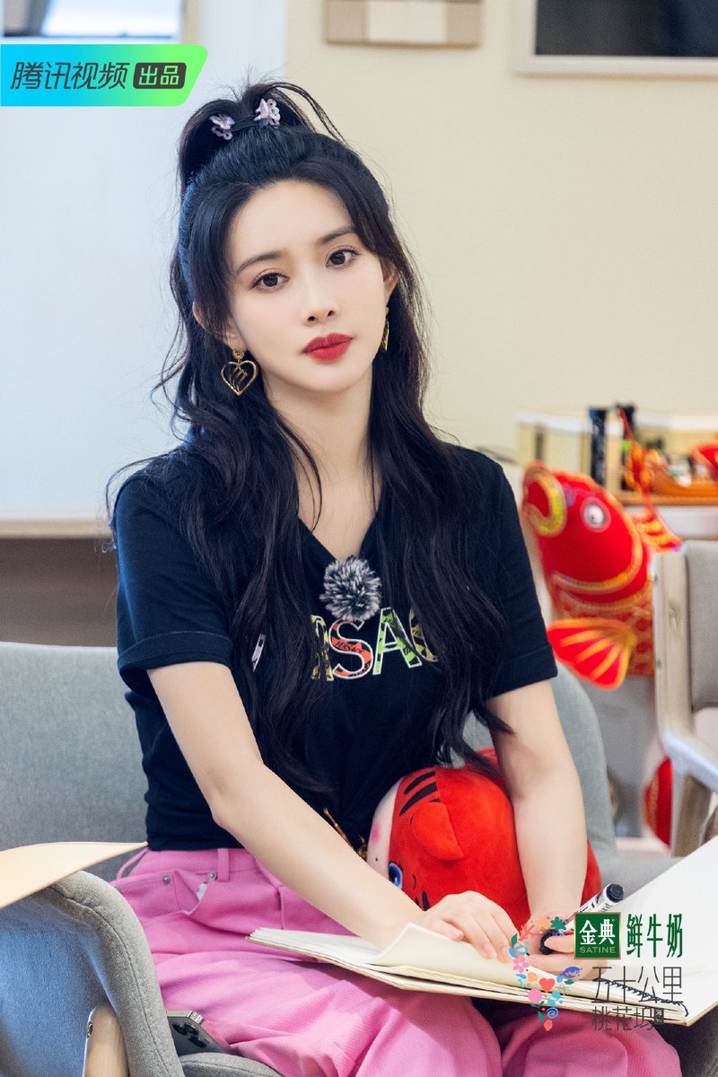 CNent on Twitter: "#MengZiyi Studio weibo update More pics - https://m.weibo.cn/6556217546/ ...