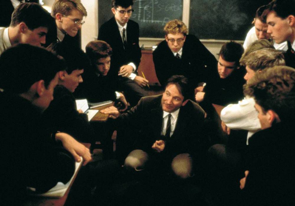 John Keating di film Dead Poets Society (1989) dan Sean Maguire di film ...