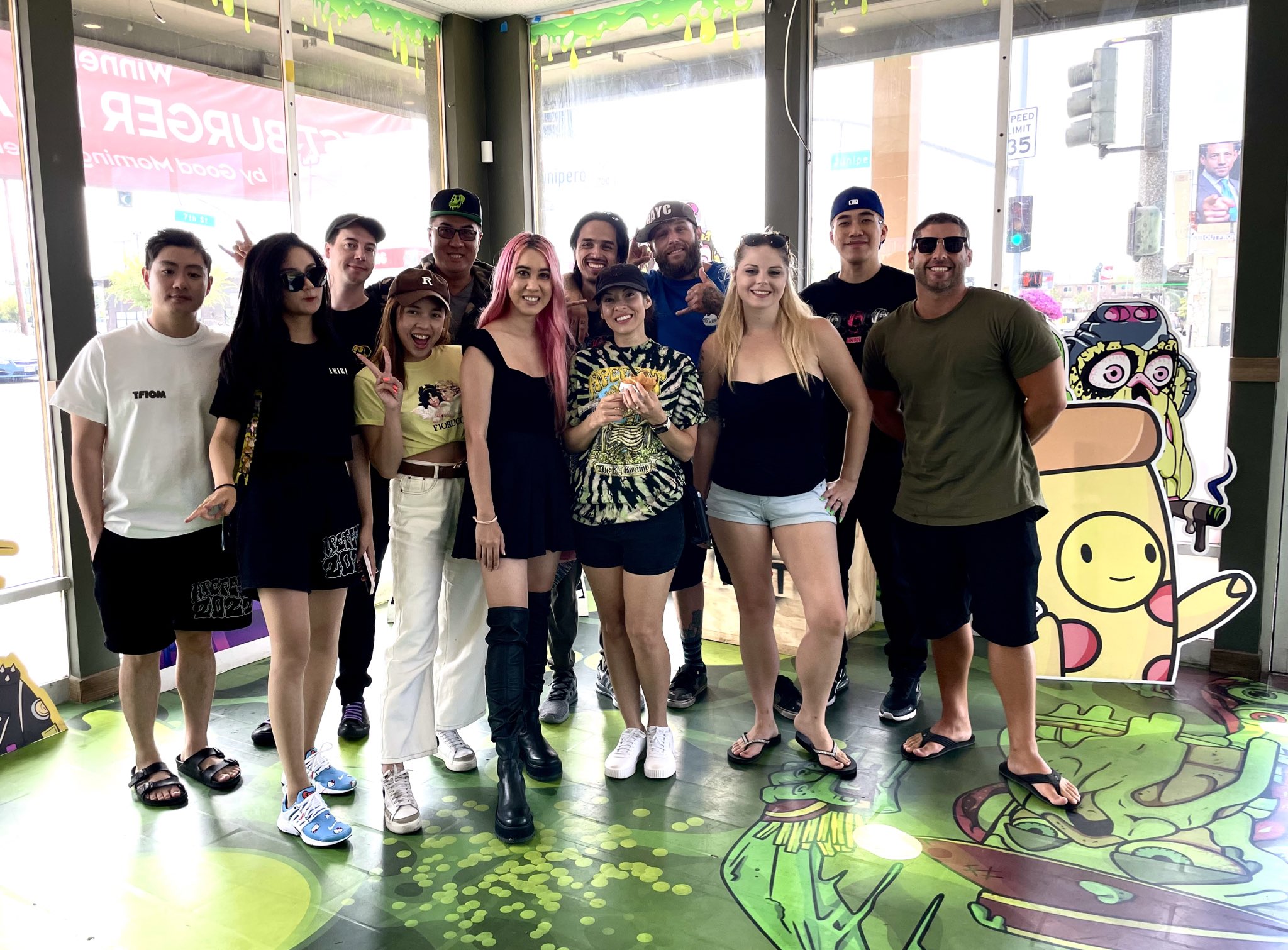 swickie on Twitter: "Best burger in America with the @BoredApeYC fam @BorednHungry 🍌🫶🍌 Love ...